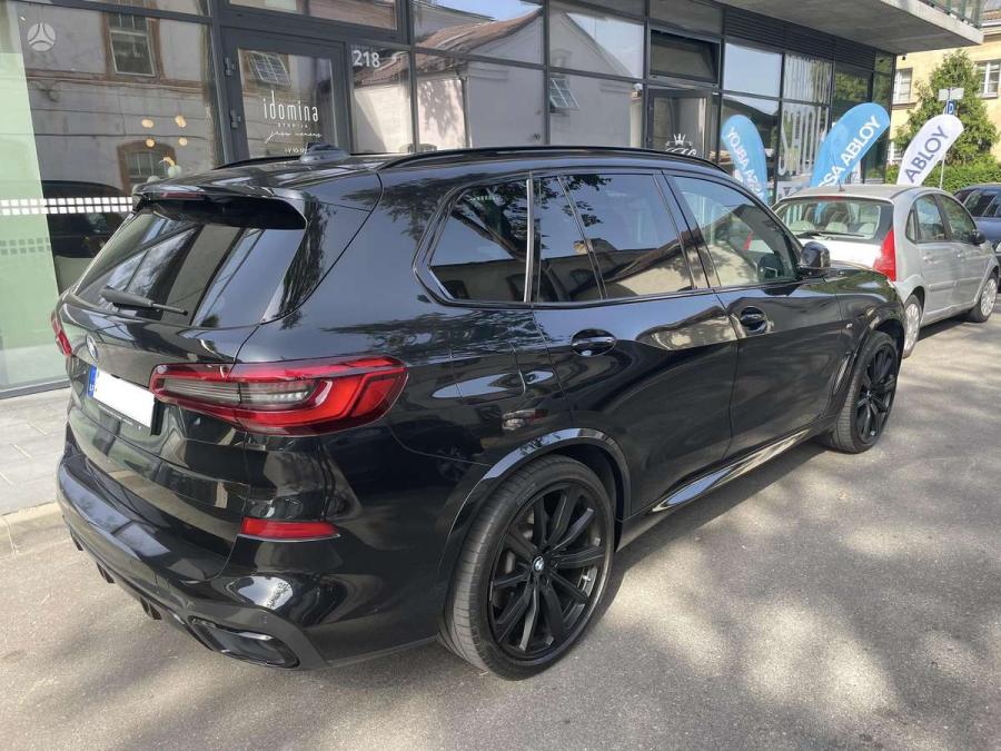 Black BMW X5 2019 in Vilnius, with an engine capacity of 2.99 L and mileage of 102 thousand km for 59000 €, photo 4 on AUTOMOTO.COM.LV