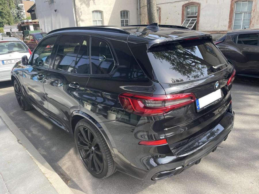 Black BMW X5 2019 in Vilnius, with an engine capacity of 2.99 L and mileage of 102 thousand km for 59000 €, photo 6 on AUTOMOTO.COM.LV