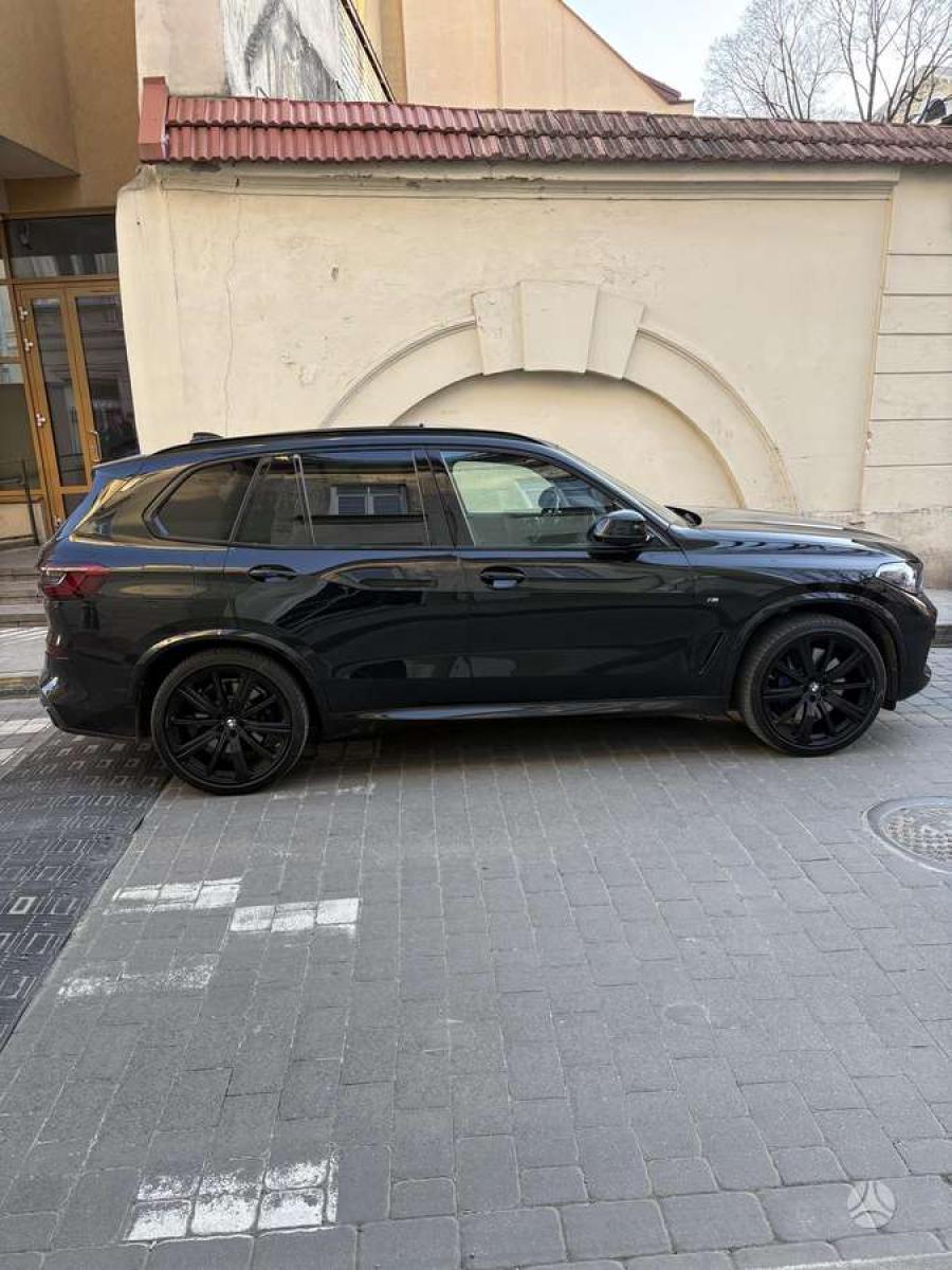 Black BMW X5 2019 in Vilnius, with an engine capacity of 2.99 L and mileage of 102 thousand km for 59000 €, photo 8 on AUTOMOTO.COM.LV