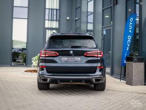Black BMW X5 2019 in Kaunas, with an engine capacity of 3.00 L and mileage of 164 thousand km for 40450 €, photo 15 on AUTOMOTO.COM.LV