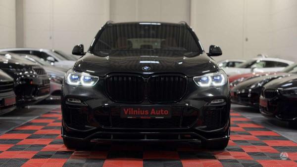 Black BMW X5 2019 in Vilnius, with an engine capacity of 3.00 L and mileage of 83 thousand km for 39990 €, photo 2 on AUTOMOTO.COM.LV