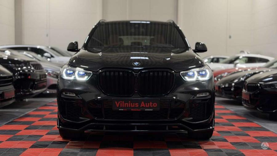 Black BMW X5 2019 in Vilnius, with an engine capacity of 3.00 L and mileage of 83 thousand km for 39990 €, photo 3 on AUTOMOTO.COM.LV