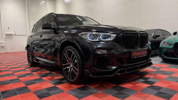 Black BMW X5 2019 in Vilnius, with an engine capacity of 3.00 L and mileage of 83 thousand km for 39990 €, photo 3 on AUTOMOTO.COM.LV