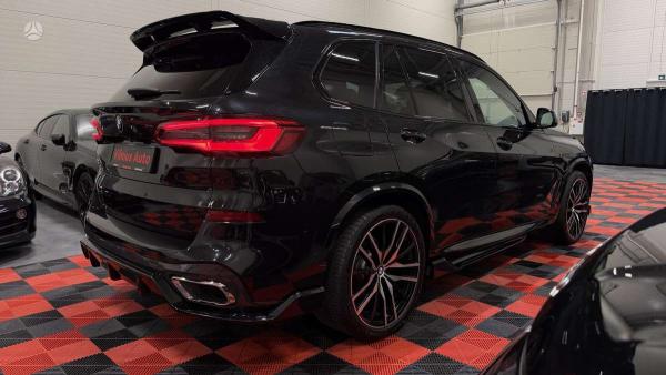Black BMW X5 2019 in Vilnius, with an engine capacity of 3.00 L and mileage of 83 thousand km for 39990 €, photo 4 on AUTOMOTO.COM.LV