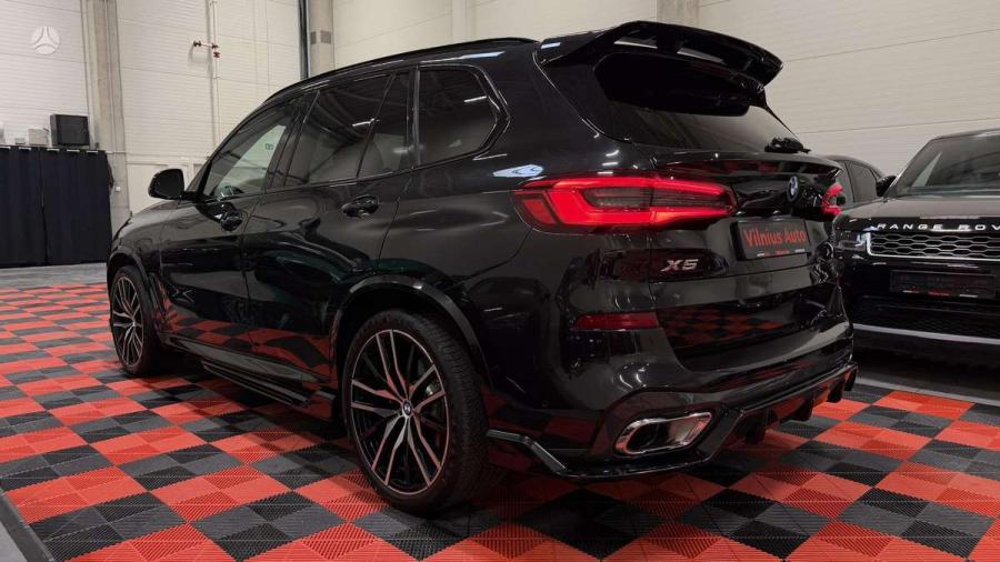 Black BMW X5 2019 in Vilnius, with an engine capacity of 3.00 L and mileage of 83 thousand km for 39990 €, photo 7 on AUTOMOTO.COM.LV