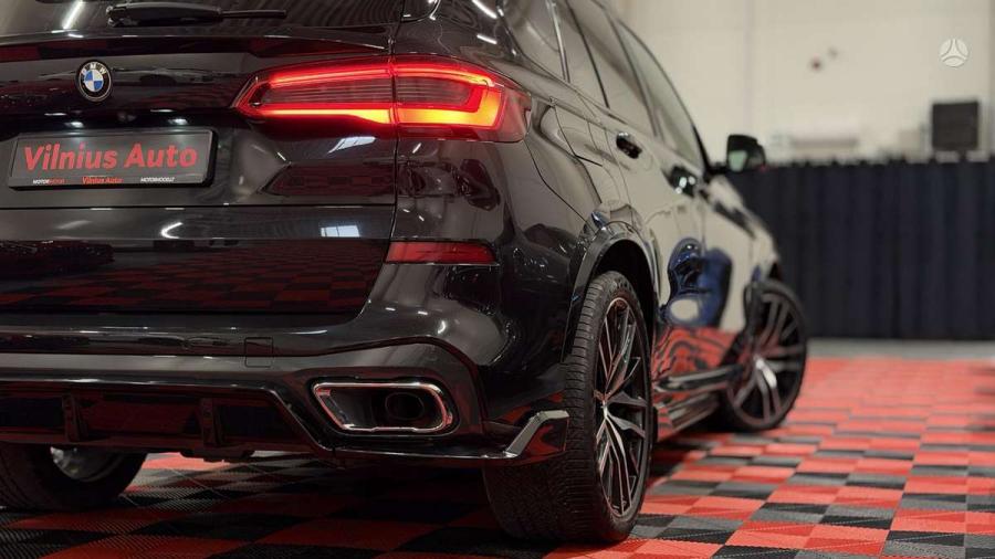 Black BMW X5 2019 in Vilnius, with an engine capacity of 3.00 L and mileage of 83 thousand km for 39990 €, photo 10 on AUTOMOTO.COM.LV