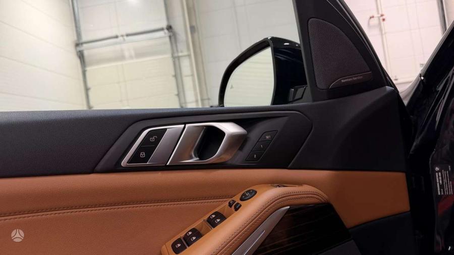 Black BMW X5 2019 in Vilnius, with an engine capacity of 3.00 L and mileage of 83 thousand km for 39990 €, photo 17 on AUTOMOTO.COM.LV