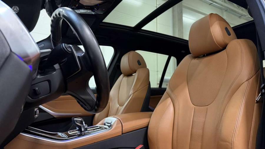 Black BMW X5 2019 in Vilnius, with an engine capacity of 3.00 L and mileage of 83 thousand km for 39990 €, photo 18 on AUTOMOTO.COM.LV