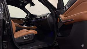Black BMW X5 2019 in Vilnius, with an engine capacity of 3.00 L and mileage of 83 thousand km for 39990 €, photo 19 on AUTOMOTO.COM.LV