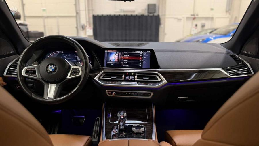 Black BMW X5 2019 in Vilnius, with an engine capacity of 3.00 L and mileage of 83 thousand km for 39990 €, photo 21 on AUTOMOTO.COM.LV
