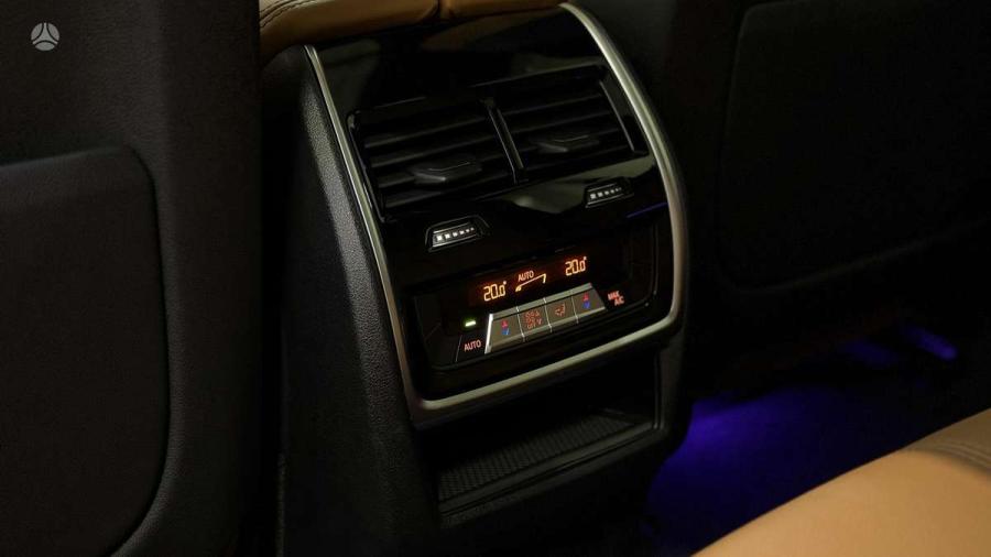Black BMW X5 2019 in Vilnius, with an engine capacity of 3.00 L and mileage of 83 thousand km for 39990 €, photo 34 on AUTOMOTO.COM.LV