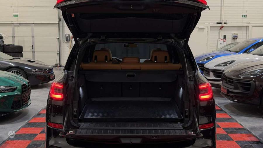 Black BMW X5 2019 in Vilnius, with an engine capacity of 3.00 L and mileage of 83 thousand km for 39990 €, photo 36 on AUTOMOTO.COM.LV