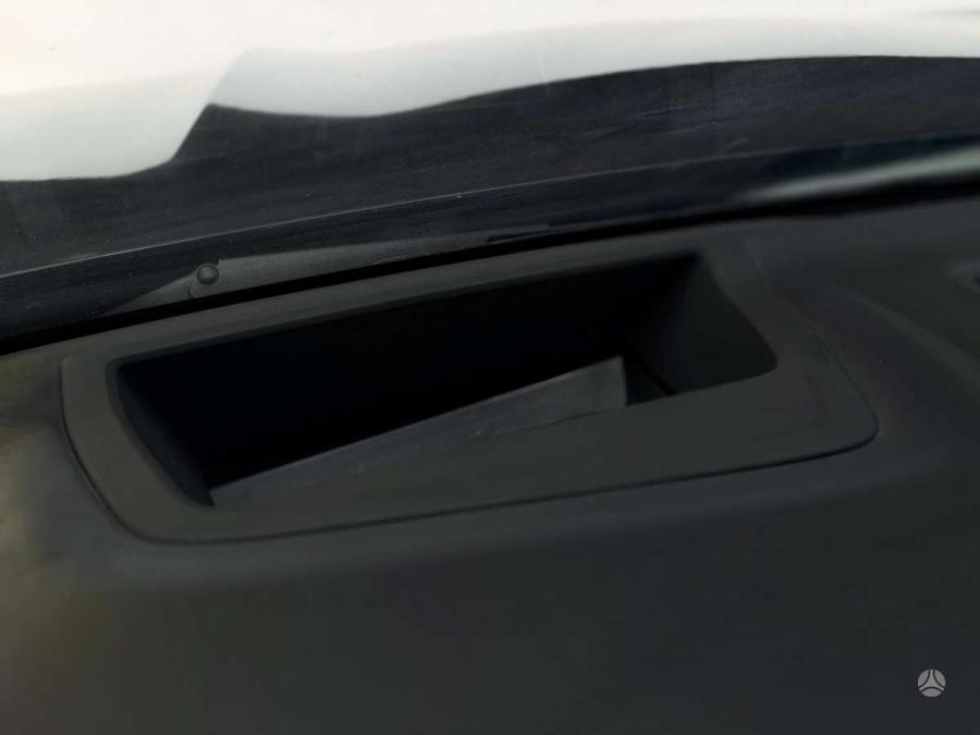 Black BMW X5 2019 in Vilnius, with an engine capacity of 4.40 L and mileage of 252 thousand km for 35300 €, photo 39 on AUTOMOTO.COM.LV