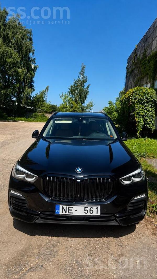 Black BMW X5 2019 in Riga, with an engine capacity of 3.00 L and mileage of 112 thousand km for 42900 €, photo 1 on AUTOMOTO.COM.LV