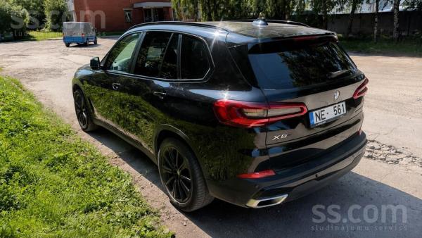 Black BMW X5 2019 in Riga, with an engine capacity of 3.00 L and mileage of 112 thousand km for 42900 €, photo 5 on AUTOMOTO.COM.LV