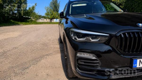 Black BMW X5 2019 in Riga, with an engine capacity of 3.00 L and mileage of 112 thousand km for 42900 €, photo 6 on AUTOMOTO.COM.LV