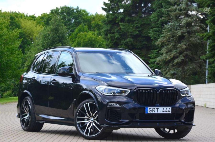 Black BMW X5 2019 in Vilnius, with an engine capacity of 3.00 L and mileage of 163 thousand km for 38700 €, photo 1 on AUTOMOTO.COM.LV