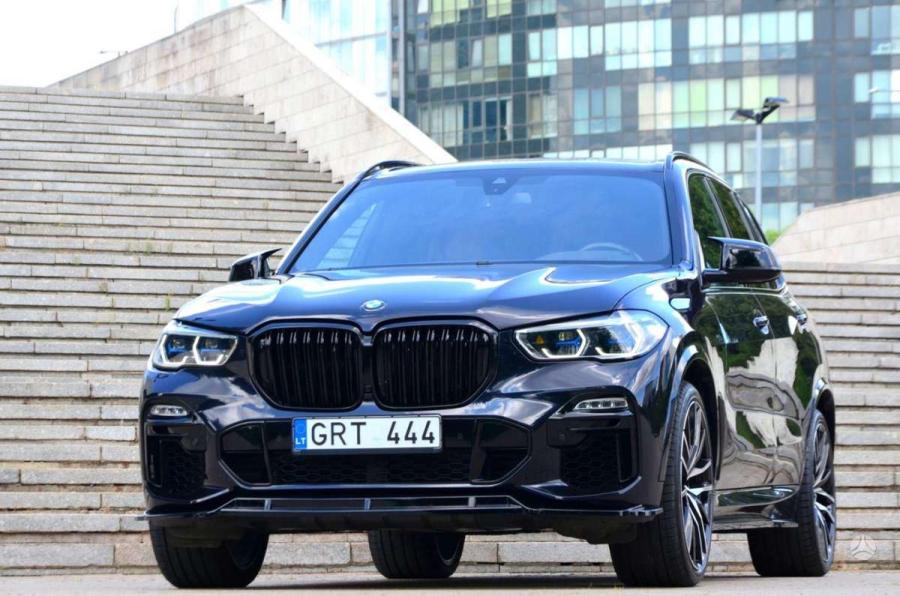 Black BMW X5 2019 in Vilnius, with an engine capacity of 3.00 L and mileage of 163 thousand km for 38700 €, photo 4 on AUTOMOTO.COM.LV