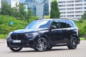 Black BMW X5 2019 in Vilnius, with an engine capacity of 3.00 L and mileage of 163 thousand km for 38700 €, photo 16 on AUTOMOTO.COM.LV