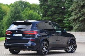 Black BMW X5 2019 in Vilnius, with an engine capacity of 3.00 L and mileage of 163 thousand km for 38700 €, photo 18 on AUTOMOTO.COM.LV
