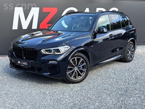 Black BMW X5 2019 in Riga, with an engine capacity of 3.00 L and mileage of 161 thousand km for 41990 €, photo 1 on AUTOMOTO.COM.LV