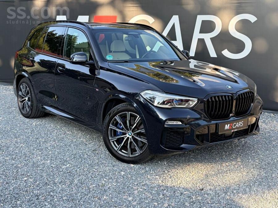 Black BMW X5 2019 in Riga, with an engine capacity of 3.00 L and mileage of 161 thousand km for 41990 €, photo 3 on AUTOMOTO.COM.LV