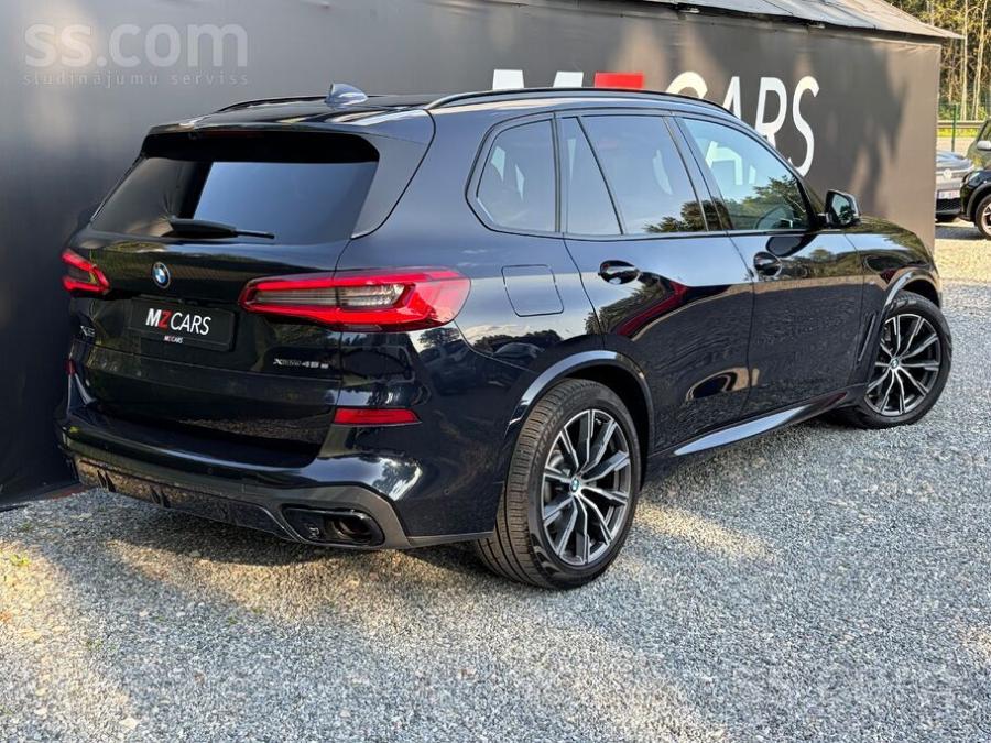 Black BMW X5 2019 in Riga, with an engine capacity of 3.00 L and mileage of 161 thousand km for 41990 €, photo 4 on AUTOMOTO.COM.LV