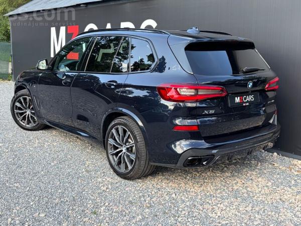 Black BMW X5 2019 in Riga, with an engine capacity of 3.00 L and mileage of 161 thousand km for 41990 €, photo 4 on AUTOMOTO.COM.LV