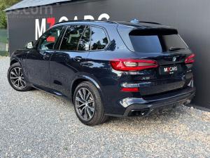 Black BMW X5 2019 in Riga, with an engine capacity of 3.00 L and mileage of 161 thousand km for 41990 €, photo 5 on AUTOMOTO.COM.LV