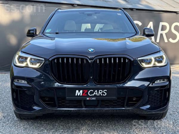 Black BMW X5 2019 in Riga, with an engine capacity of 3.00 L and mileage of 161 thousand km for 41990 €, photo 5 on AUTOMOTO.COM.LV