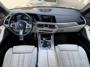 Black BMW X5 2019 in Riga, with an engine capacity of 3.00 L and mileage of 161 thousand km for 41990 €, photo 8 on AUTOMOTO.COM.LV
