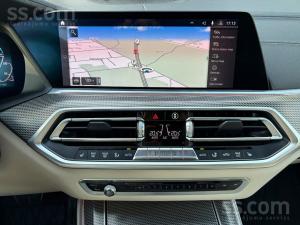 Black BMW X5 2019 in Riga, with an engine capacity of 3.00 L and mileage of 161 thousand km for 41990 €, photo 15 on AUTOMOTO.COM.LV