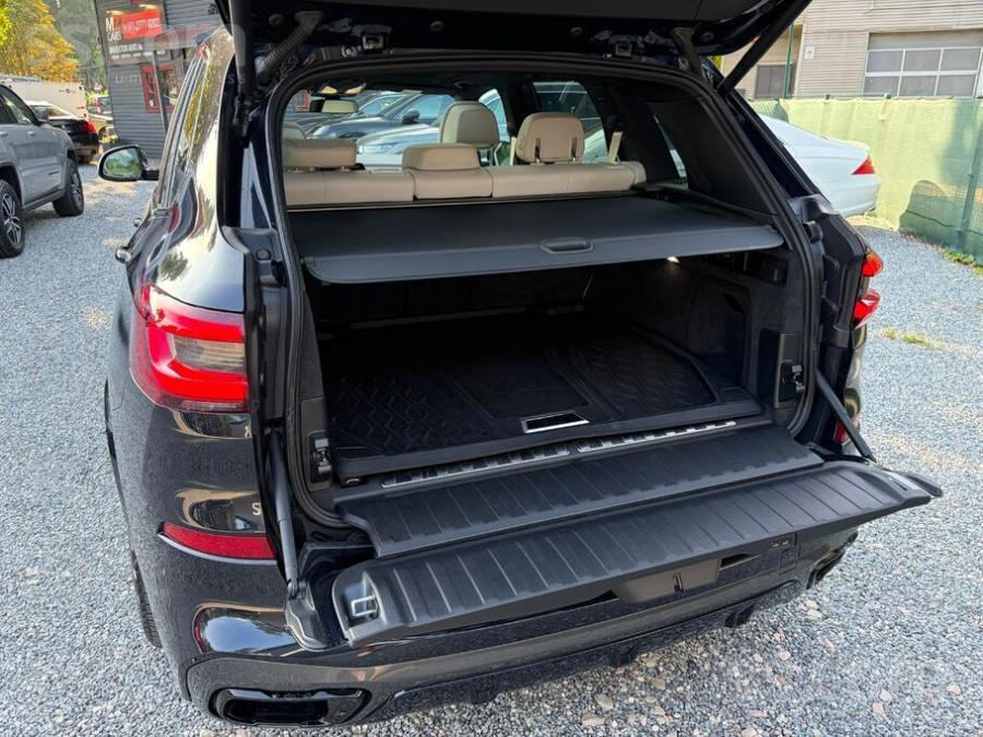 Black BMW X5 2019 in Riga, with an engine capacity of 3.00 L and mileage of 161 thousand km for 41990 €, photo 28 on AUTOMOTO.COM.LV