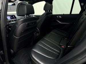 Melns BMW X5 2019 Viļņa, ar dzinēja tilpumu 4.40 L un nobraukumu 252 tūkst. km par 35300 €, foto 12 vietnē AUTOMOTO.COM.LV