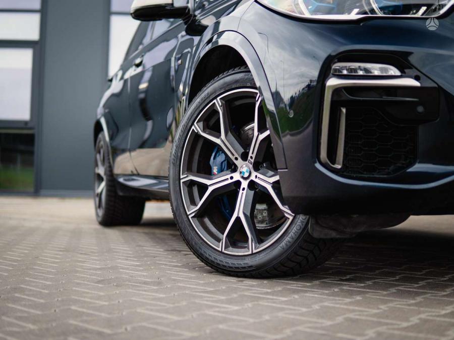 Black BMW X5 2019 in Kaunas, with an engine capacity of 2.99 L and mileage of 164 thousand km for 39450 €, photo 7 on AUTOMOTO.COM.LV