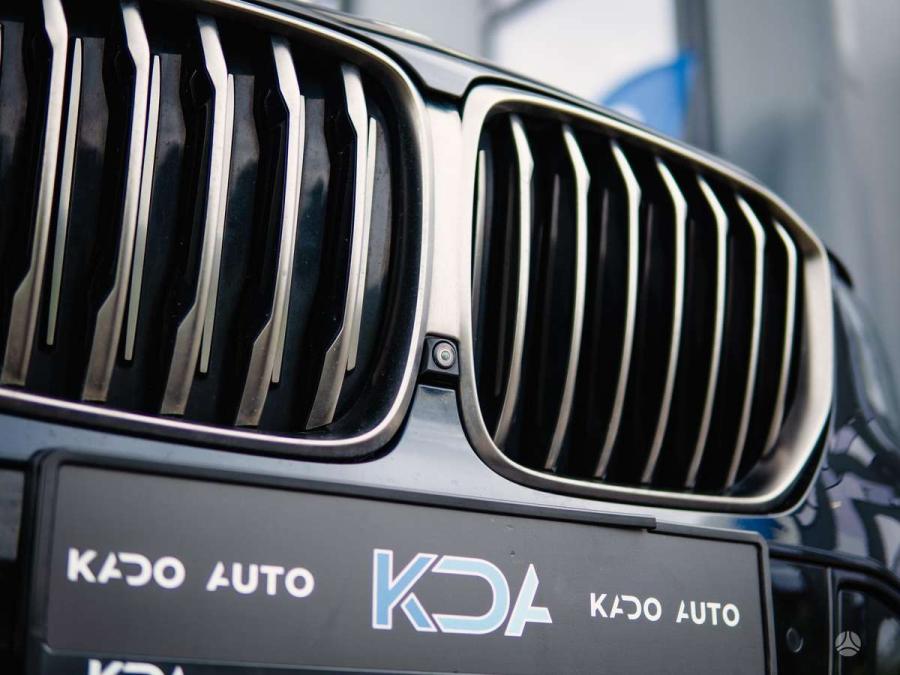 Black BMW X5 2019 in Kaunas, with an engine capacity of 2.99 L and mileage of 164 thousand km for 39450 €, photo 8 on AUTOMOTO.COM.LV