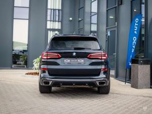 Black BMW X5 2019 in Kaunas, with an engine capacity of 2.99 L and mileage of 164 thousand km for 39450 €, photo 15 on AUTOMOTO.COM.LV