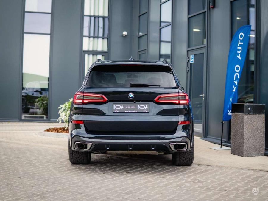 Black BMW X5 2019 in Kaunas, with an engine capacity of 2.99 L and mileage of 164 thousand km for 39450 €, photo 15 on AUTOMOTO.COM.LV