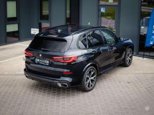 Black BMW X5 2019 in Kaunas, with an engine capacity of 2.99 L and mileage of 164 thousand km for 39450 €, photo 16 on AUTOMOTO.COM.LV