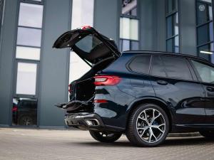 Black BMW X5 2019 in Kaunas, with an engine capacity of 2.99 L and mileage of 164 thousand km for 39450 €, photo 17 on AUTOMOTO.COM.LV