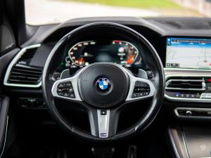 Black BMW X5 2019 in Kaunas, with an engine capacity of 2.99 L and mileage of 164 thousand km for 39450 €, photo 21 on AUTOMOTO.COM.LV