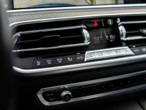 Black BMW X5 2019 in Kaunas, with an engine capacity of 2.99 L and mileage of 164 thousand km for 39450 €, photo 24 on AUTOMOTO.COM.LV