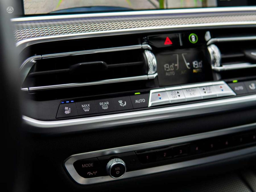 Black BMW X5 2019 in Kaunas, with an engine capacity of 2.99 L and mileage of 164 thousand km for 39450 €, photo 24 on AUTOMOTO.COM.LV