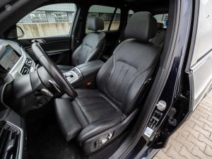 Black BMW X5 2019 in Kaunas, with an engine capacity of 2.99 L and mileage of 164 thousand km for 39450 €, photo 27 on AUTOMOTO.COM.LV