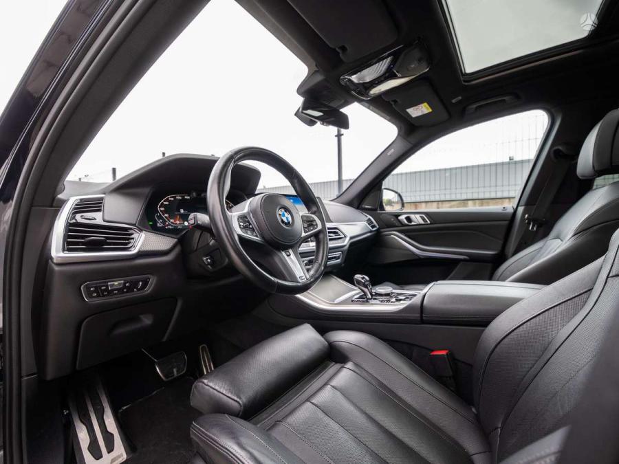 Black BMW X5 2019 in Kaunas, with an engine capacity of 2.99 L and mileage of 164 thousand km for 39450 €, photo 28 on AUTOMOTO.COM.LV