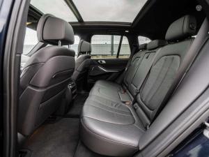 Black BMW X5 2019 in Kaunas, with an engine capacity of 2.99 L and mileage of 164 thousand km for 39450 €, photo 36 on AUTOMOTO.COM.LV