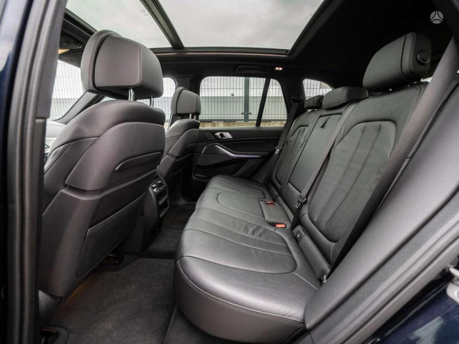 Black BMW X5 2019 in Kaunas, with an engine capacity of 2.99 L and mileage of 164 thousand km for 39450 €, photo 36 on AUTOMOTO.COM.LV