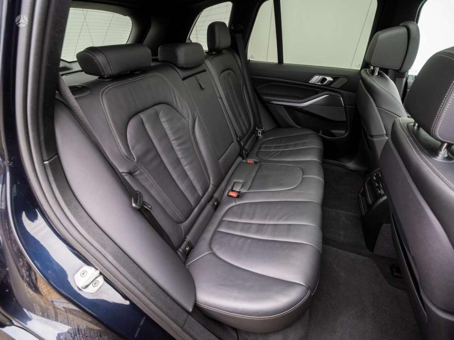 Black BMW X5 2019 in Kaunas, with an engine capacity of 2.99 L and mileage of 164 thousand km for 39450 €, photo 38 on AUTOMOTO.COM.LV