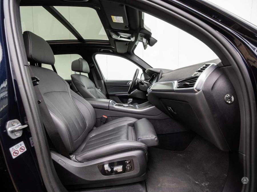 Black BMW X5 2019 in Kaunas, with an engine capacity of 2.99 L and mileage of 164 thousand km for 39450 €, photo 39 on AUTOMOTO.COM.LV