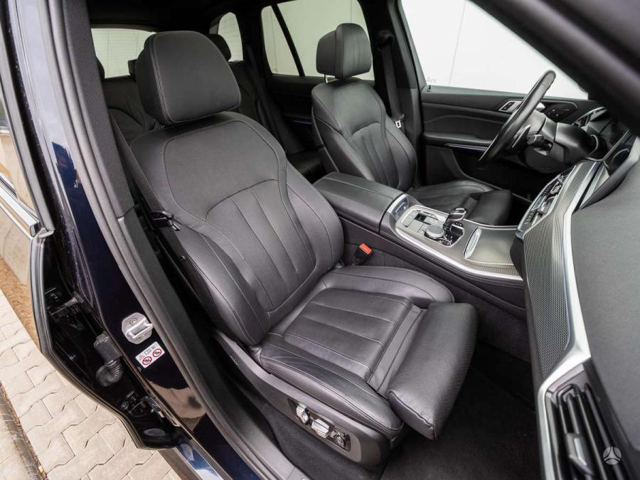 Black BMW X5 2019 in Kaunas, with an engine capacity of 2.99 L and mileage of 164 thousand km for 39450 €, photo 40 on AUTOMOTO.COM.LV